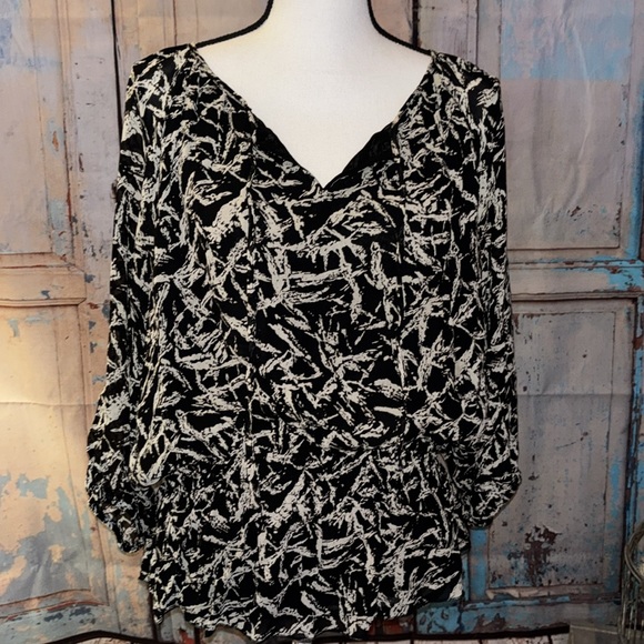 Coldwater Creek | Tops | Coldwater Creek Black And White Graphic Long ...